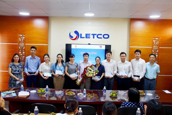 Khen thưởng đoàn viên hoàn thành xuất sắc nhiệm vụ - Quý II/2019 - Công ...