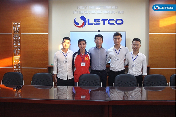 Sinh viên Khoa QLKD phấn khởi dự thi đơn hàng TTS 1 năm - Công ty Letco